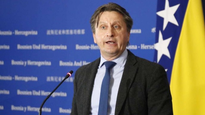 source.ba | Jasmin Emrić otkrio: NES i Trojka pregovaraju, nikada nismo bili za ulazak u vlast s ...